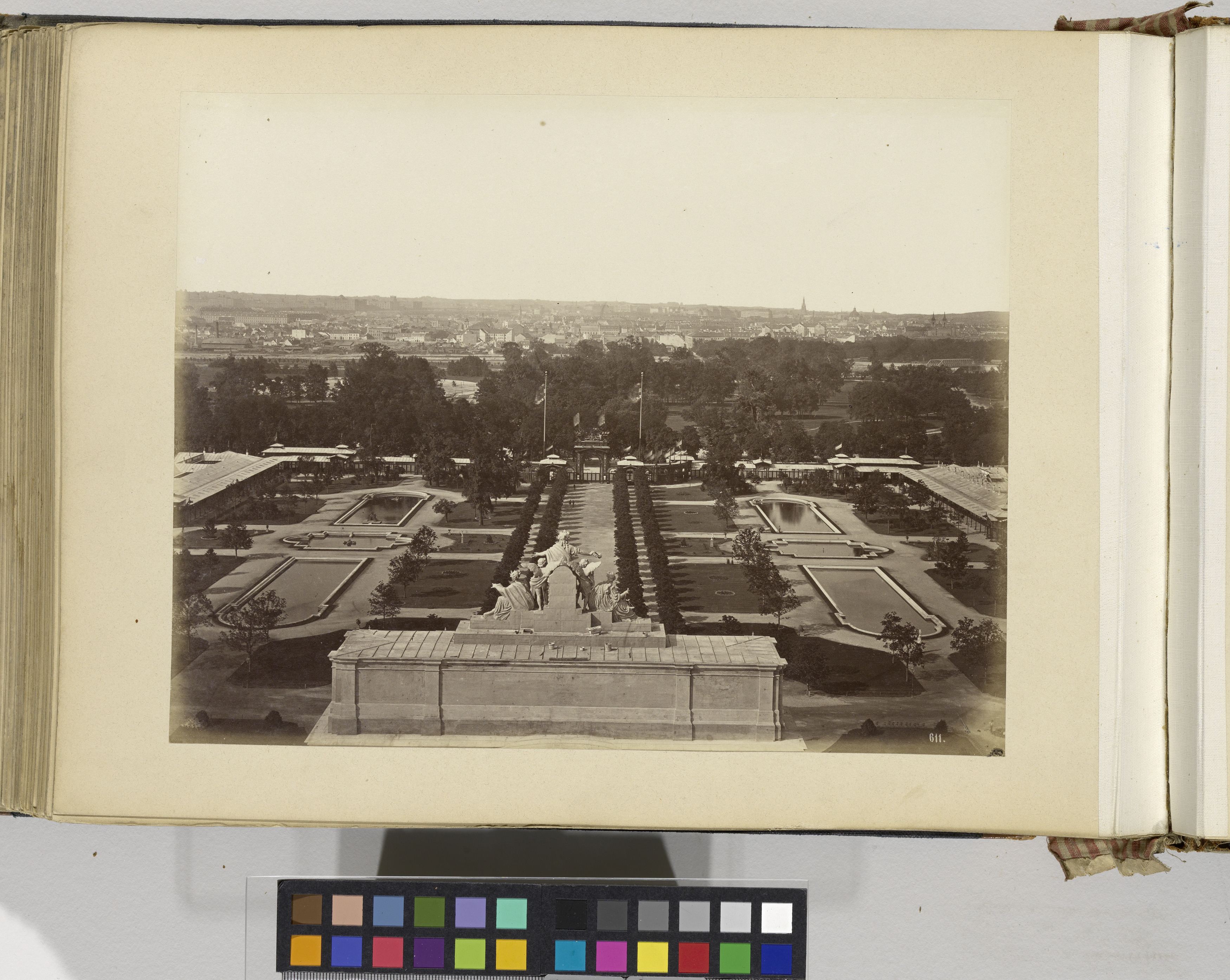 Weltausstellung 1873: Blick vom Dach der Rotunde zum Haupteingang (Nr ... Weltausstellung 1873: Blick vom Dach der Rotunde zum Haupteingang (Nr ...