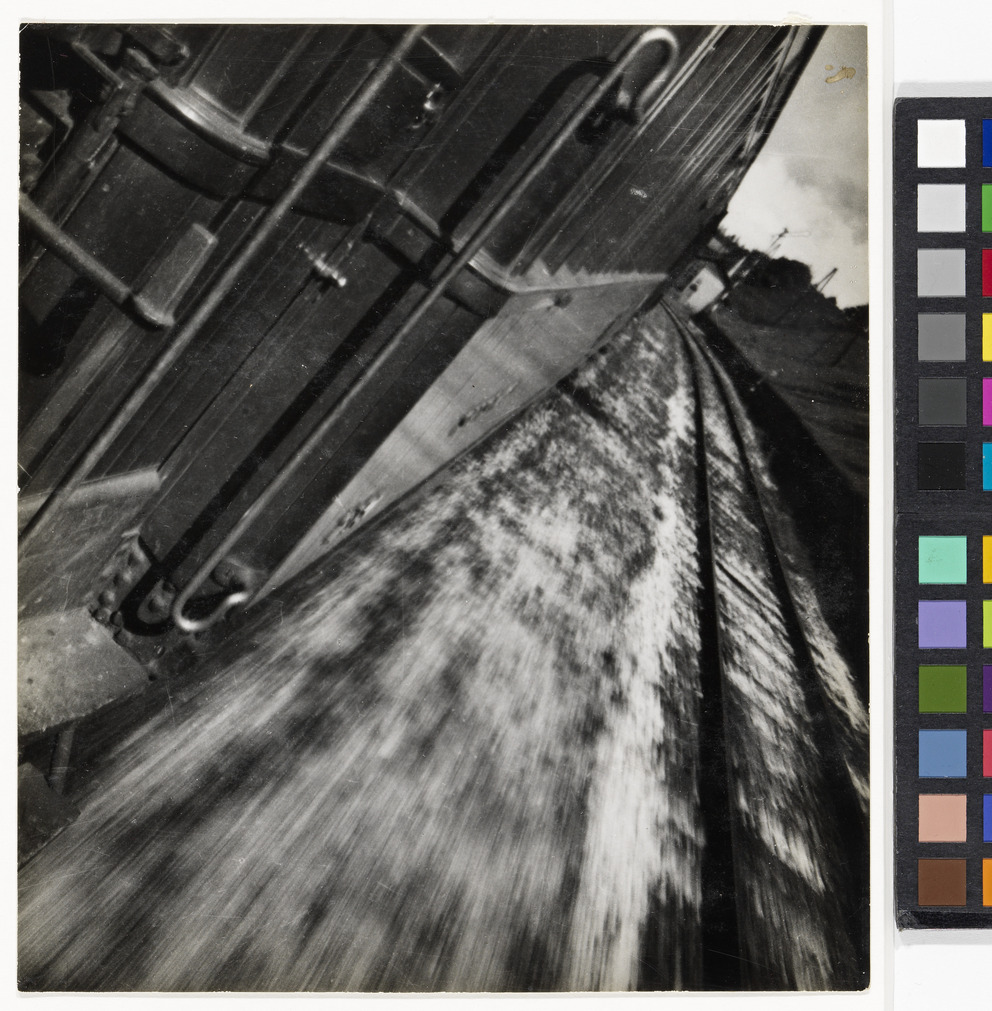 Fahrender Zug, Österreich – Wien Museum Online Sammlung