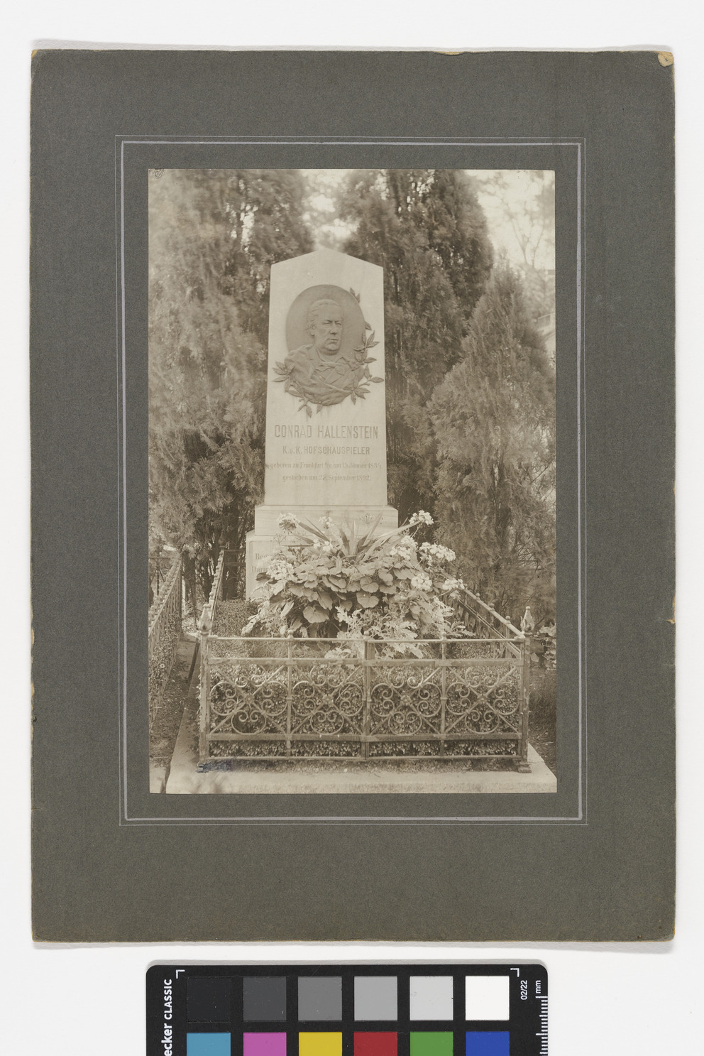 10., Evangelischer Friedhof Matzleinsdorf - Grabstein von Conrad Hallenstein – Wien Museum ...