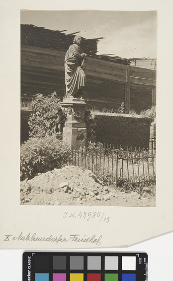 10., Matzleinsdorfer Katholischer Friedhof - Grabstein von Josef Staudigl mit Statue – Wien ...