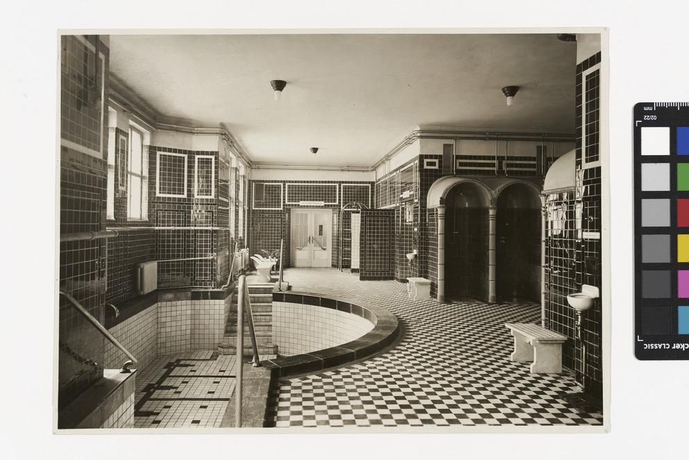 10., Reumannplatz 23 - Amalienbad - Vorraum zur Schwimmhalle – Wien ...