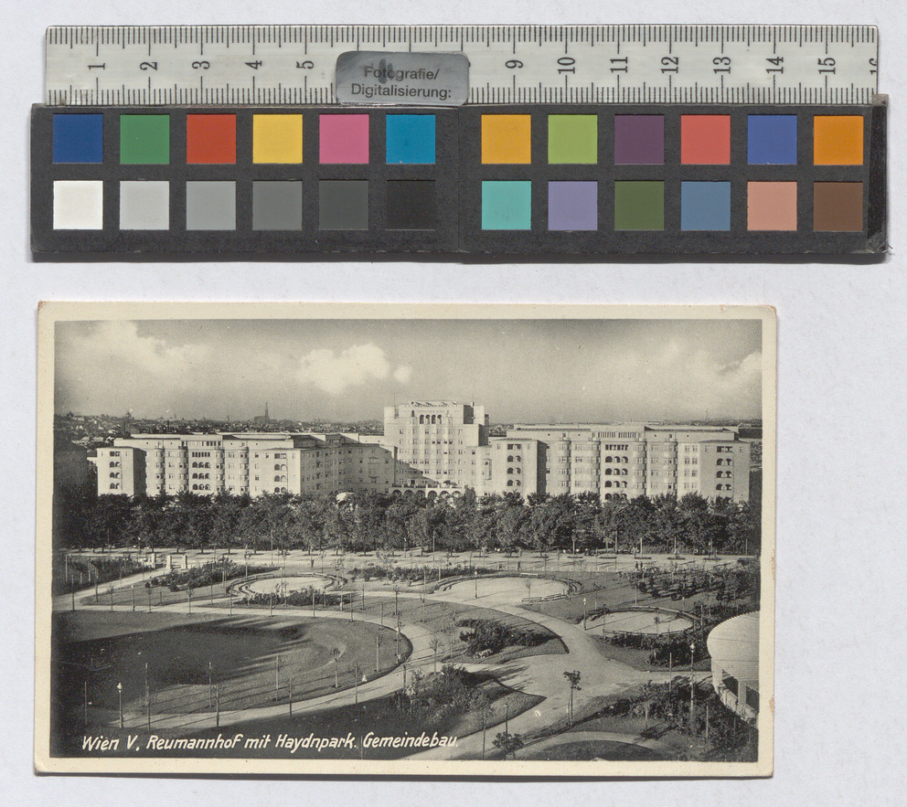 Wien V. Reumannhof mit Haydnpark. Gemeindebau – Wien Museum Online Sammlung