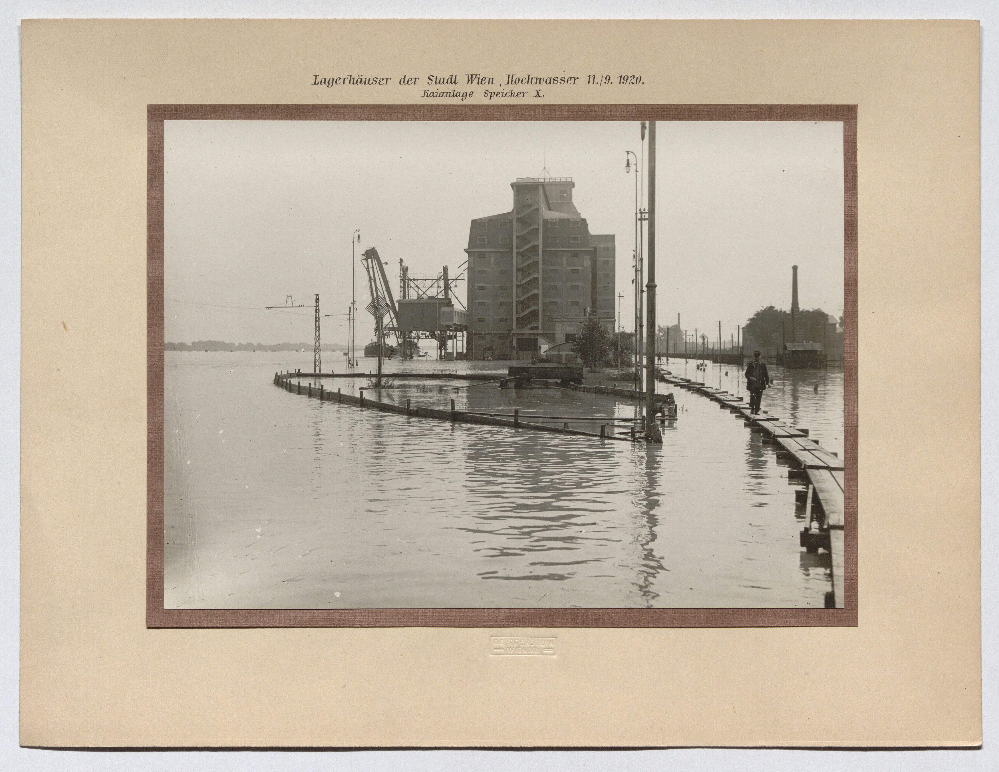 2., Handelskai, Lagerhäuser der Stadt Wien während des Hochwassers am ...