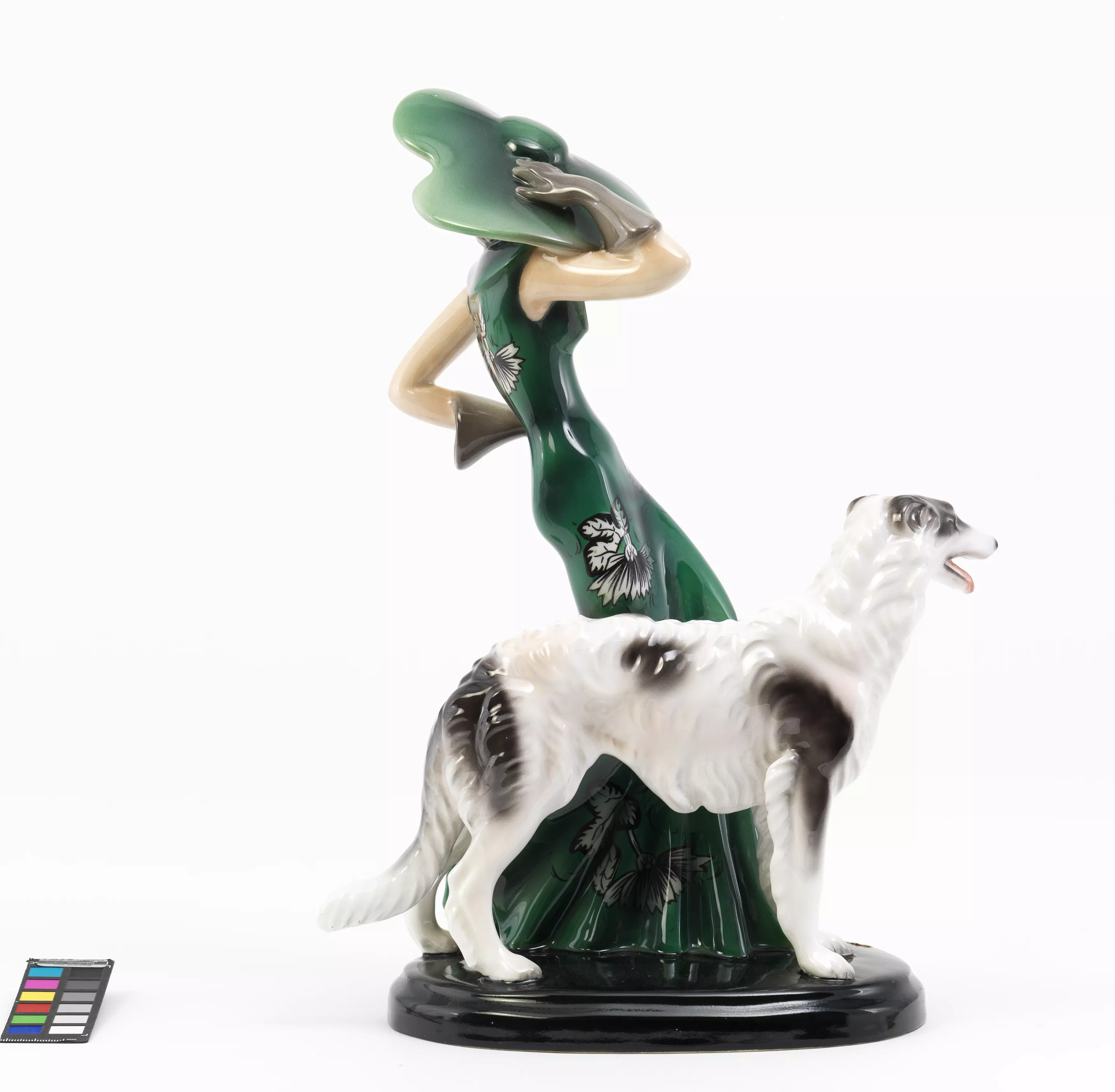 Mondäne Dame mit Barsoi – Wien Museum Online Sammlung