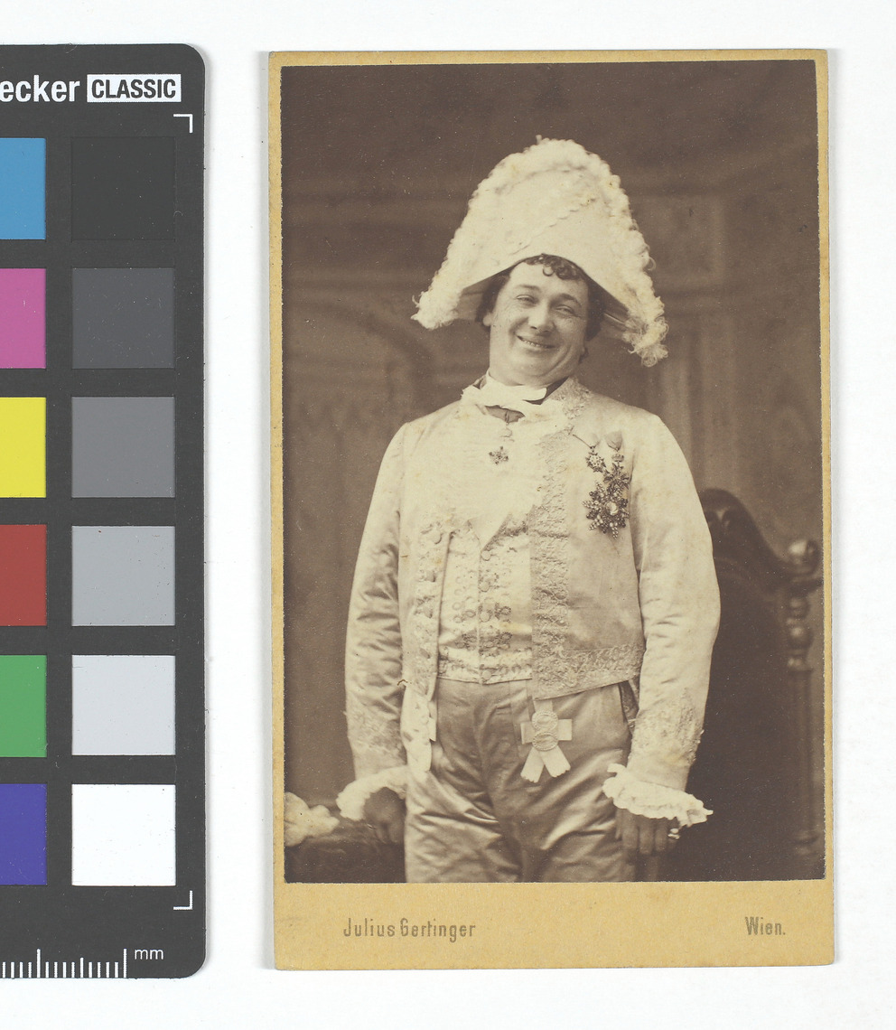 Jani Szika (1844-1916) als "Giletti" in der Operette "Madame Herzog ...