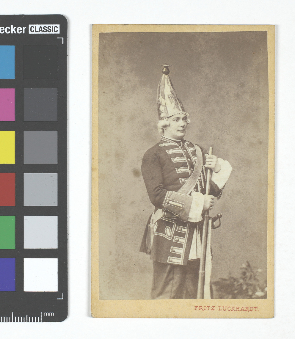 Jani Szika (1844-1916) als "Fritzi" in der Operette "Die Großherzogin ...