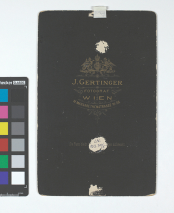 Edina und Anni, die Töchter der Hotelbesitzer Anna und Eduard Sacher ...