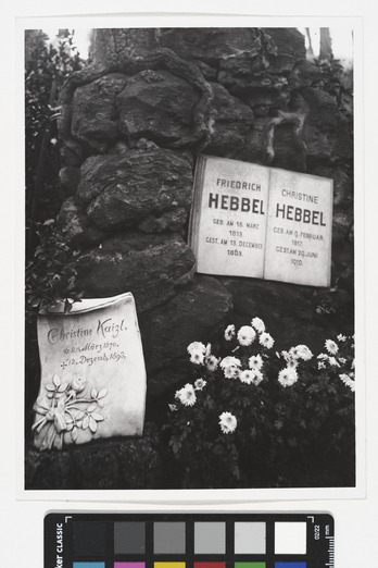 10., Evangelischer Friedhof Matzleinsdorf - Grabstein von Friedrich Hebbel, Christine Hebbel ...