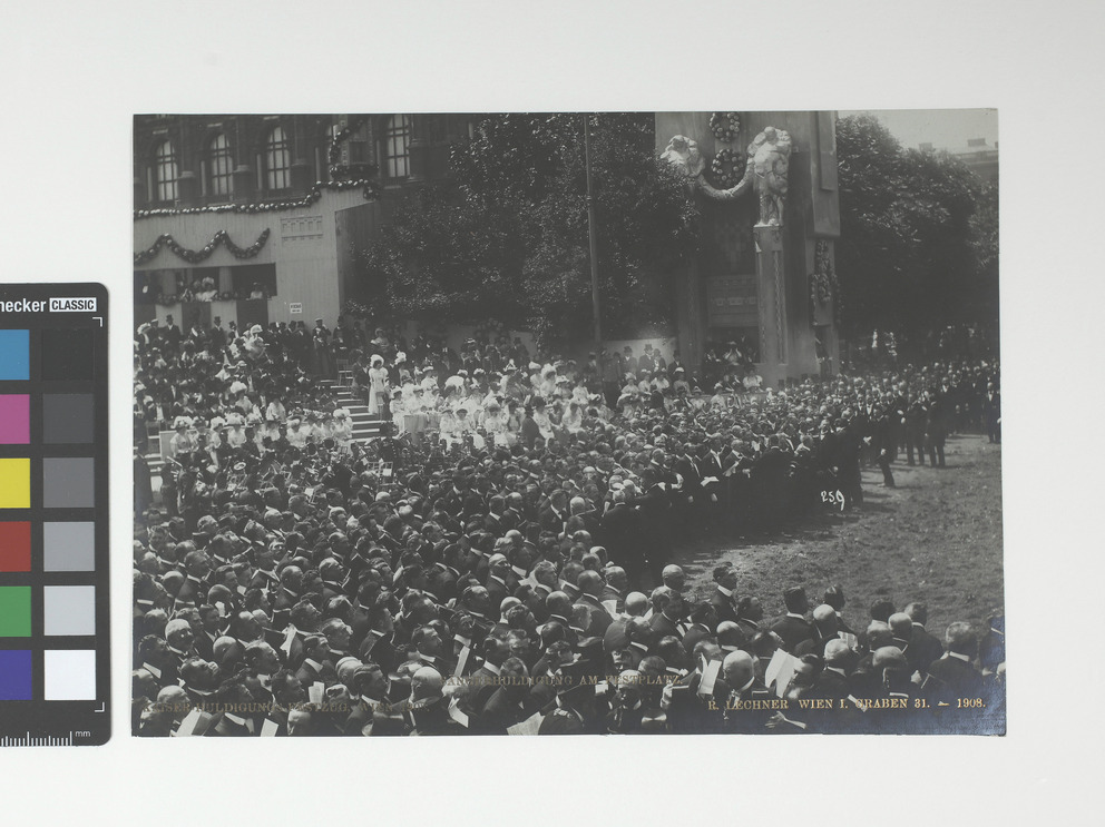 Der Kaiser-Huldigungs-Festzug, Wien 1908. Sängerhuldigung am Festplatz. (Festzug zum 60jährigen ...