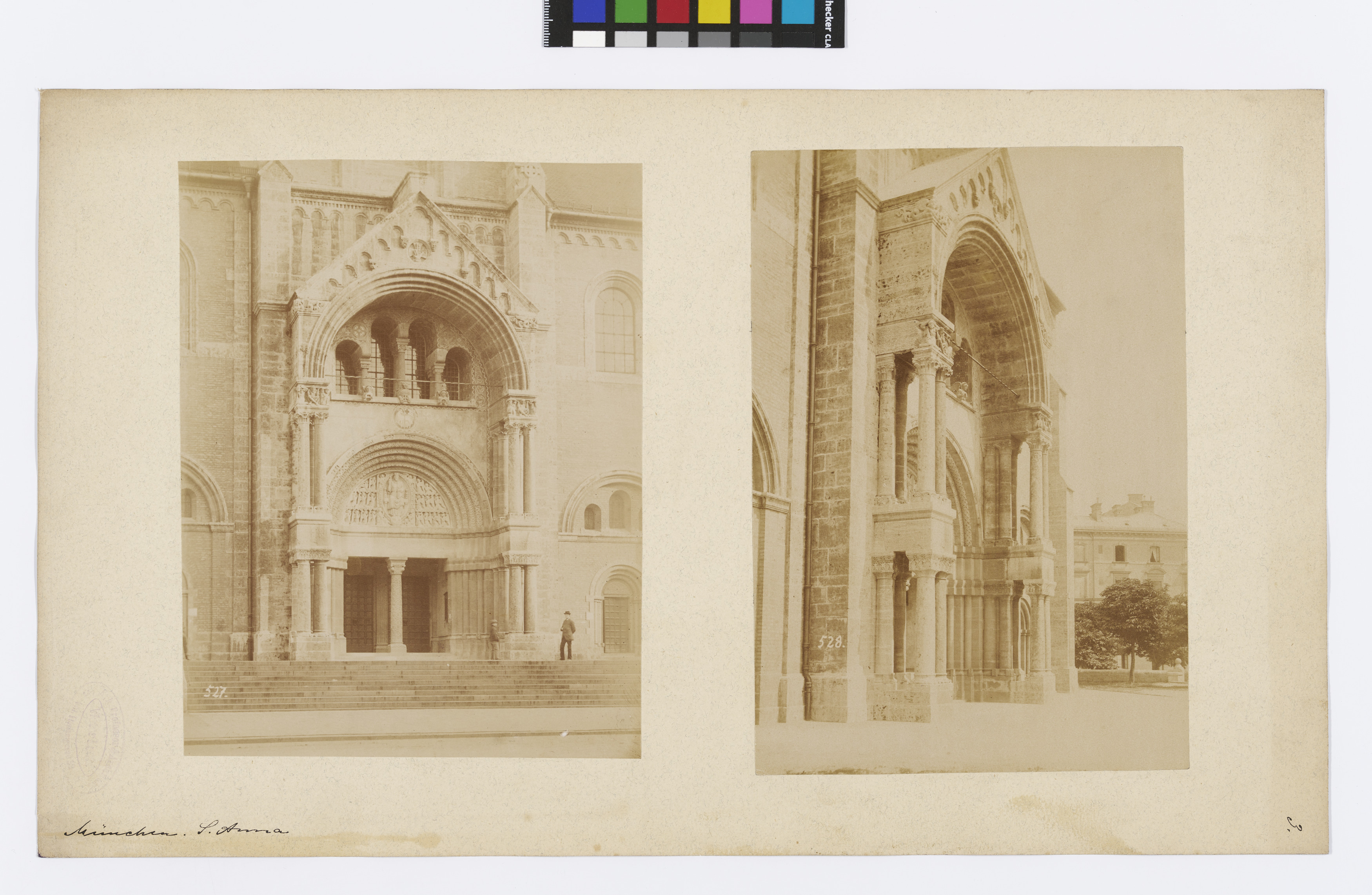 Deutschland, München, Pfarrkiche St. Anna im Lehel, Hauptportal ...